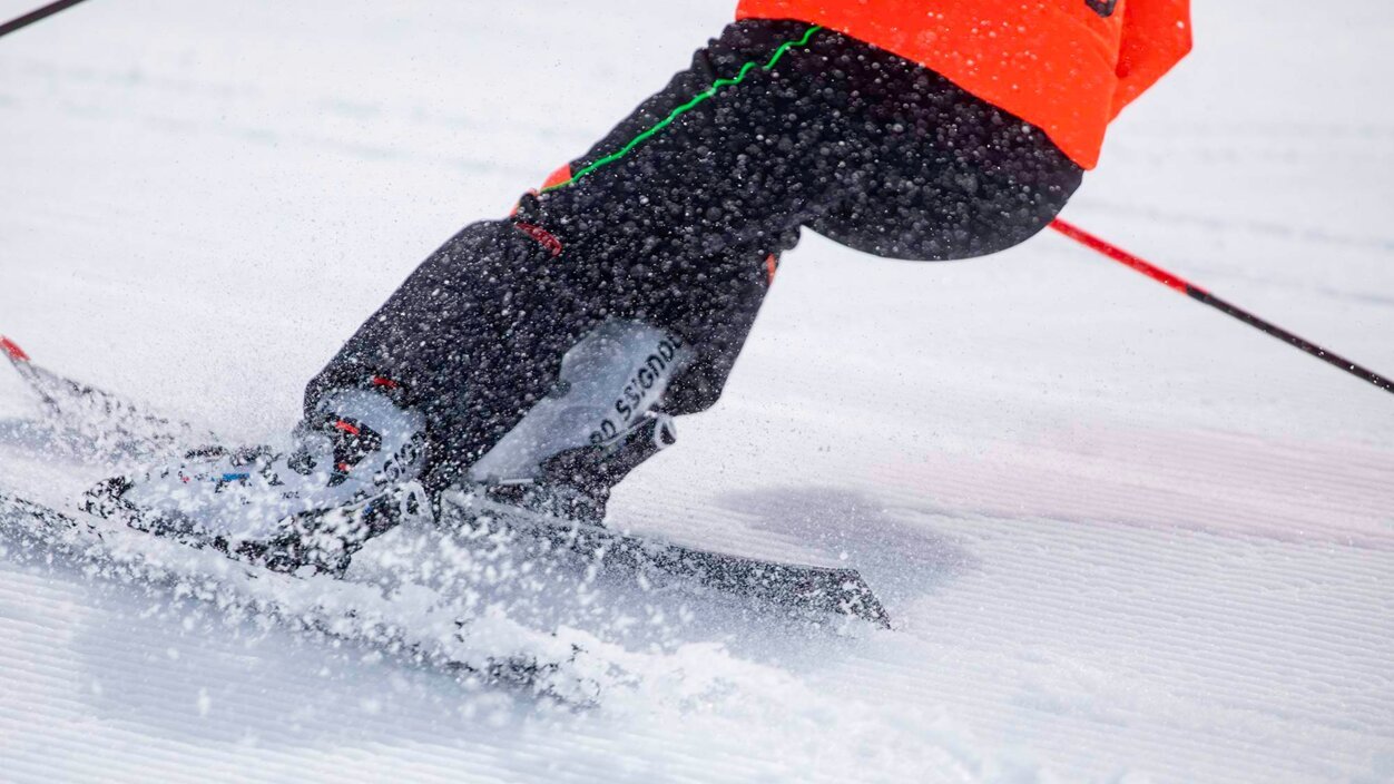 Carving technique: expert tips & tricks | INTERSPORT Rent