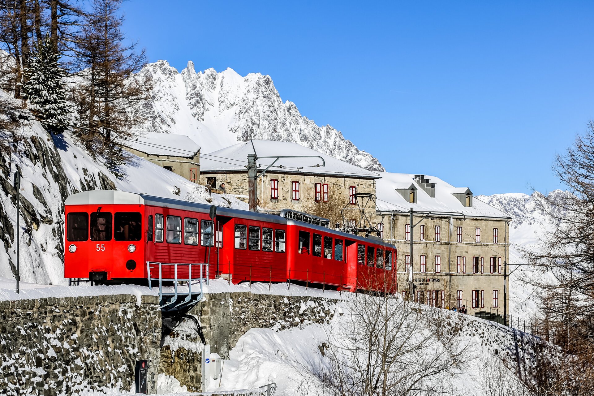 Skiing & ski rental in Chamonix | INTERSPORT Rent