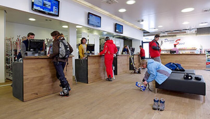 Ski rental in Zermatt – experience Matterhorn | INTERSPORT Rent